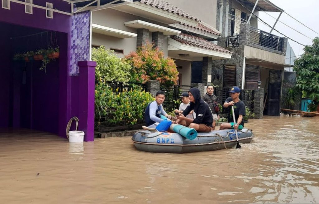 Jurnal METRO | Analisa jadi Fakta | BANJIR RENDAM RATUSAN RUMAH DI SERANG Jurnal METRO | Analisa jadi Fakta | BANJIR RENDAM RATUSAN RUMAH DI SERANG